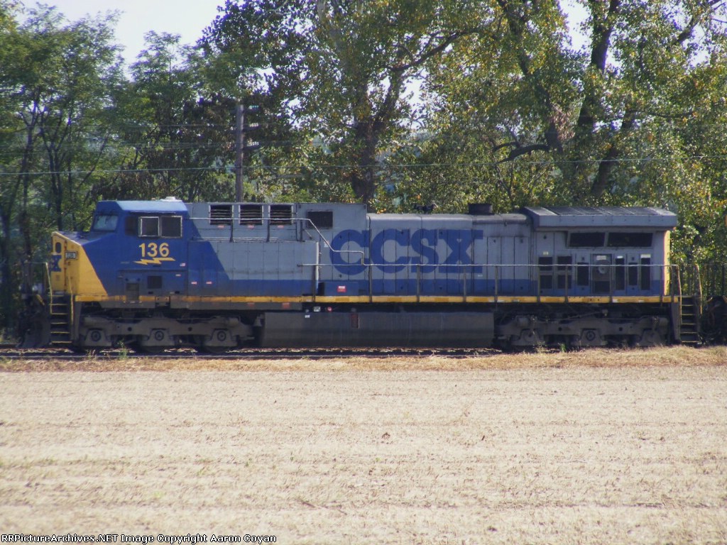 CSX 136 on the tail track at East Vauces